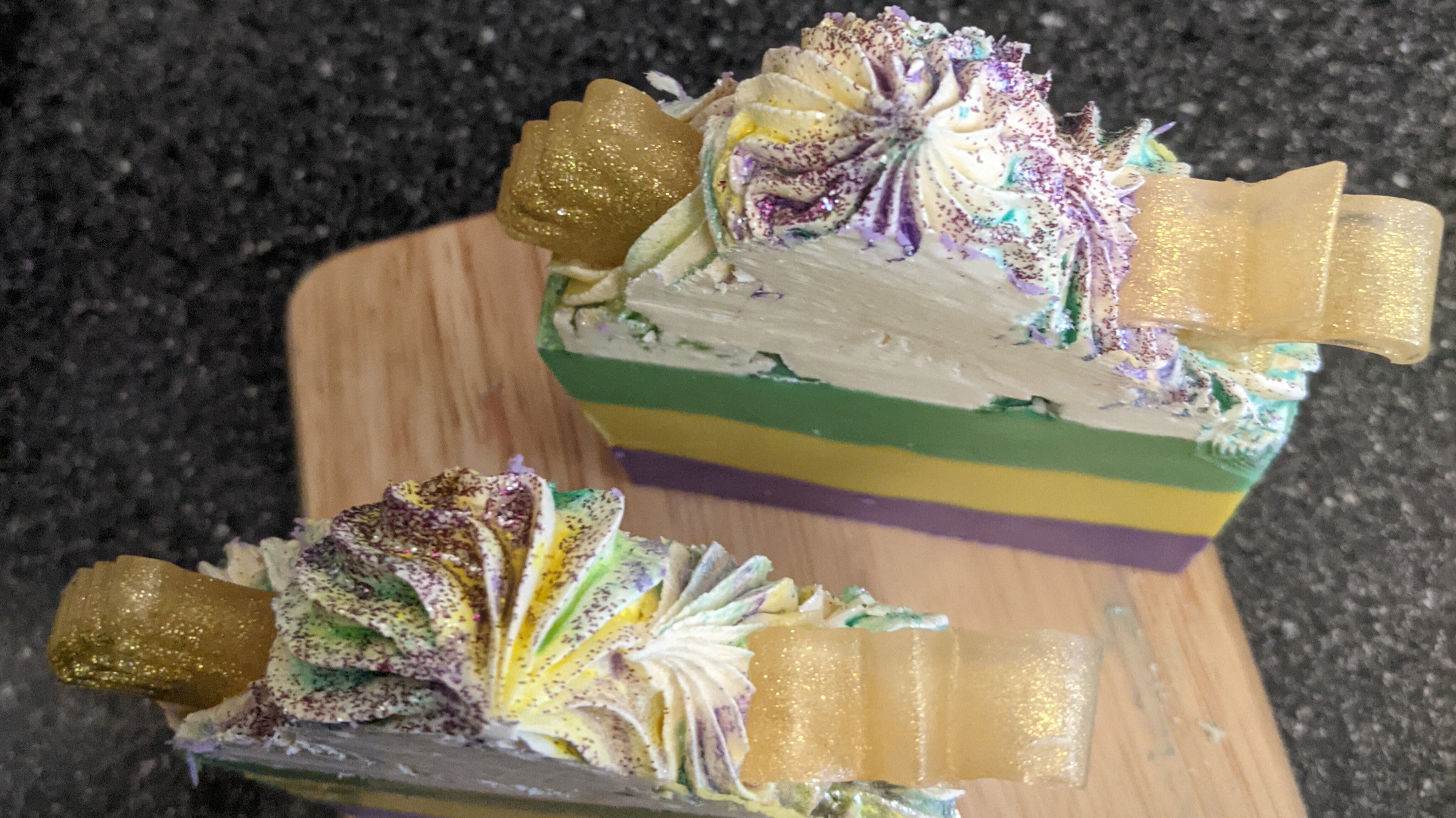Best way to add decorate and add sparkle to your cold process soap ...